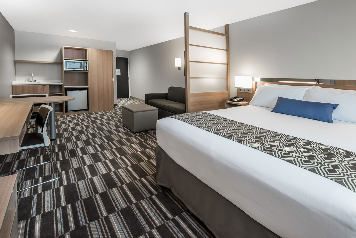 Microtel_Rooms_GuestRoom14_PennYan | Wyndham Franchise Opportunities