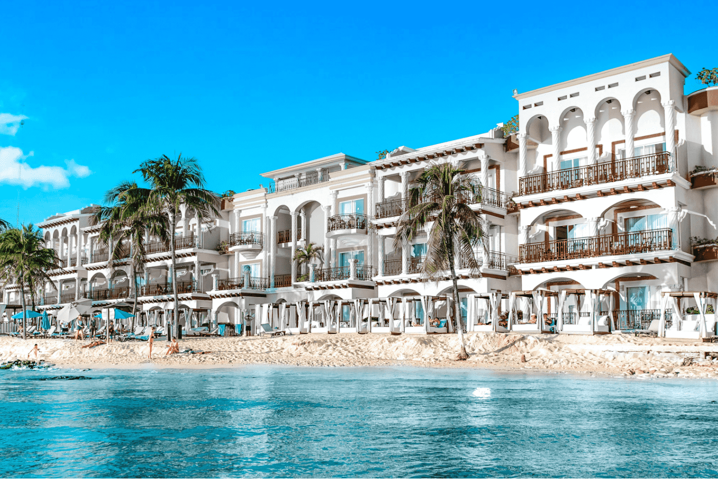 Wyndham Alltra | Wyndham Hotels & Resorts